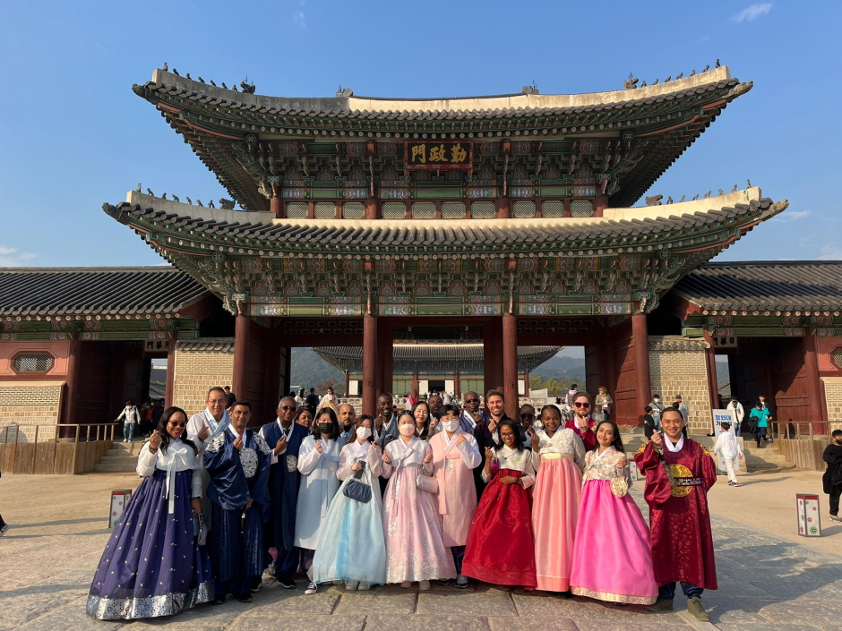 [Gyeongbokgung Palace] City Highlights Tour with Gyeongbokgung Palace ...