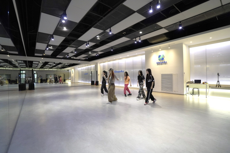 [KPOP] HEY! GANGNAM! x Ktown4u: K-POP ツアー (2025 永東大路 K-POP コンサートチケットを含む ...