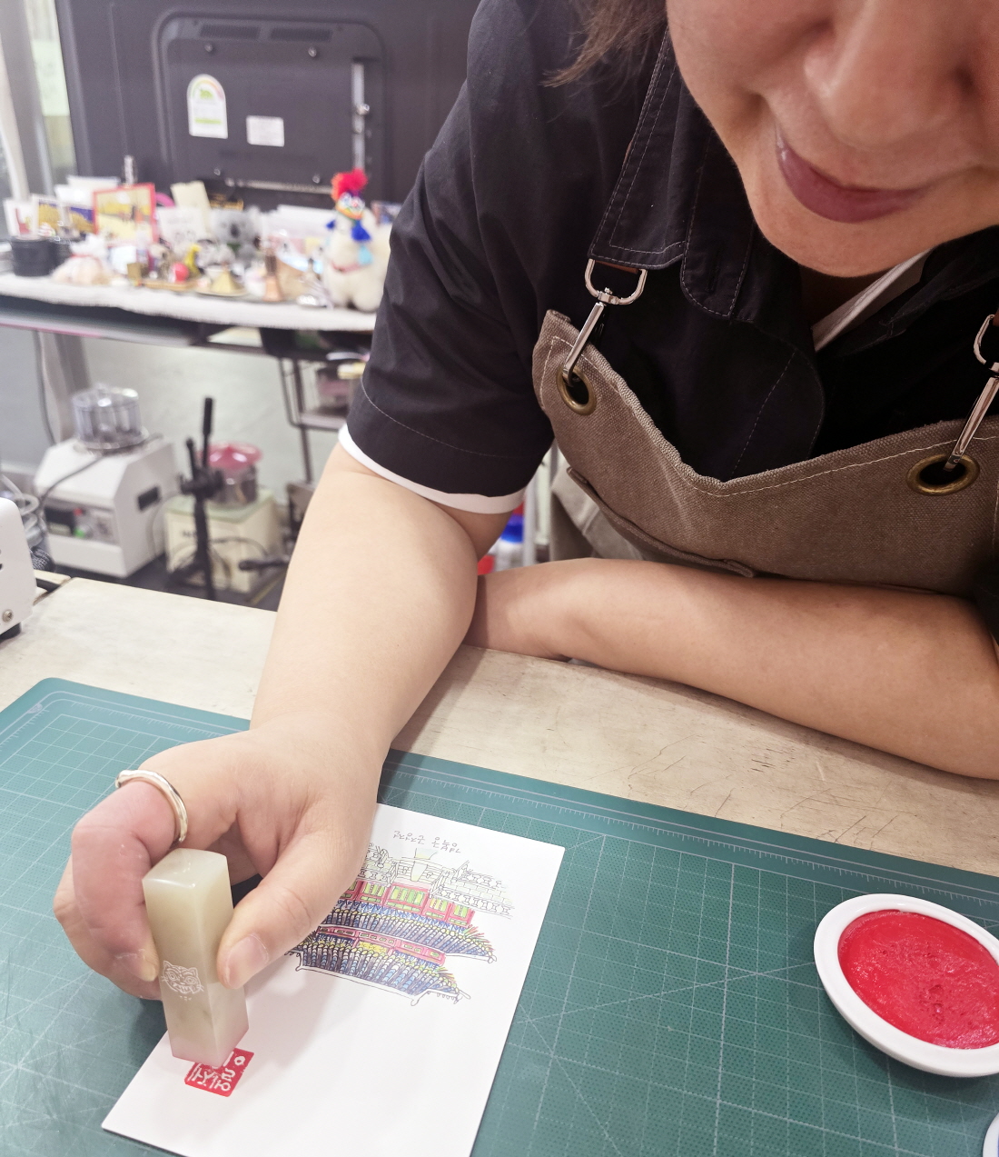 [Seoul Euljiro] Hand-Engraved Stone Seal Workshop in Korean Alphabet ...