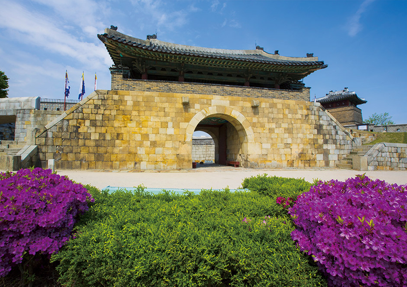 [Suwon] Half Day Tour in Suwon Hwaseong Folk Village - Seoul PASS